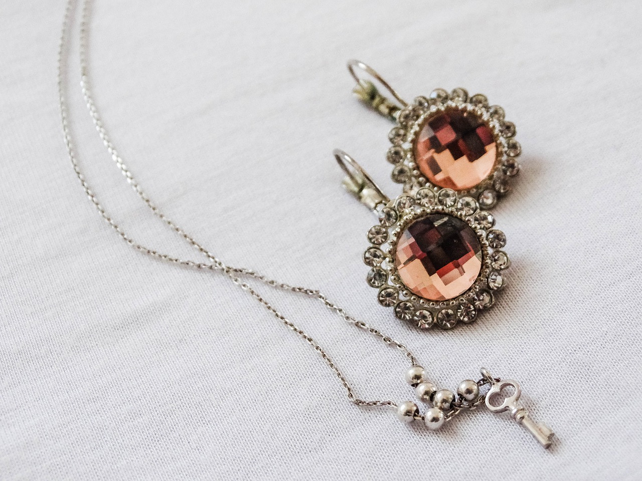 Comment bien choisir des bijoux femme